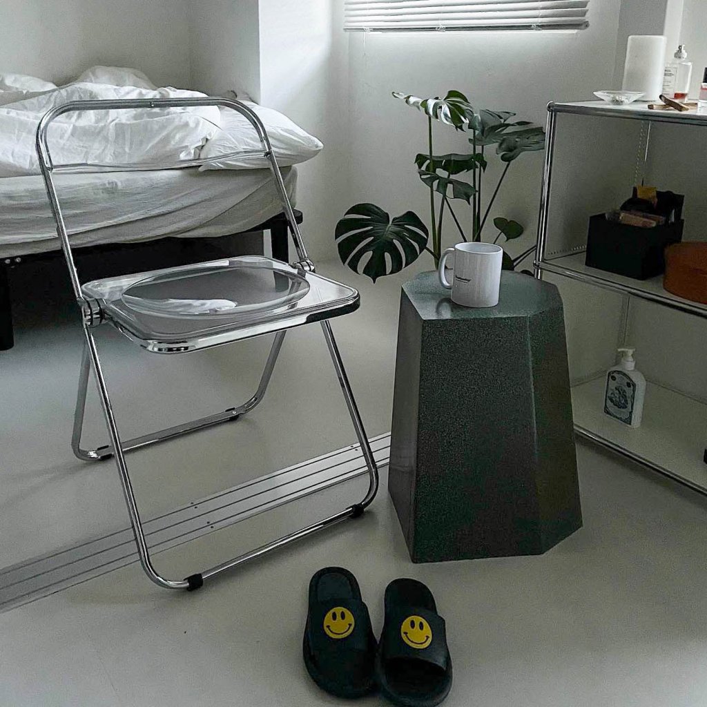 【一人暮らし】統一感があるからとにかくオシャレ！好きなモノに囲まれた1DKのインテリア3選 | ライフスタイル | カルチャー ＆ ライフ | FUDGE.jp