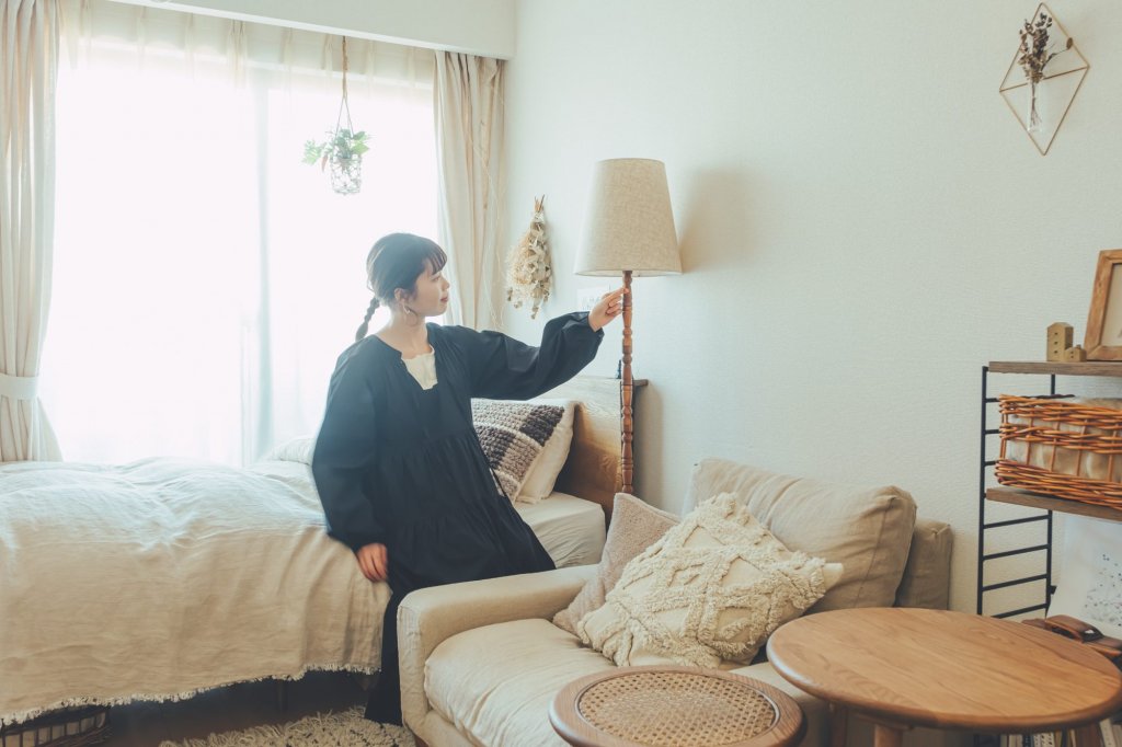 レイアウトとカラーバランスを意識した過ごしやすいお部屋づくり。1K・26㎡ 一人暮らしのインテリア 【私らしく暮らす】 | ライフスタイル | カルチャー ＆ ライフ | FUDGE.jp