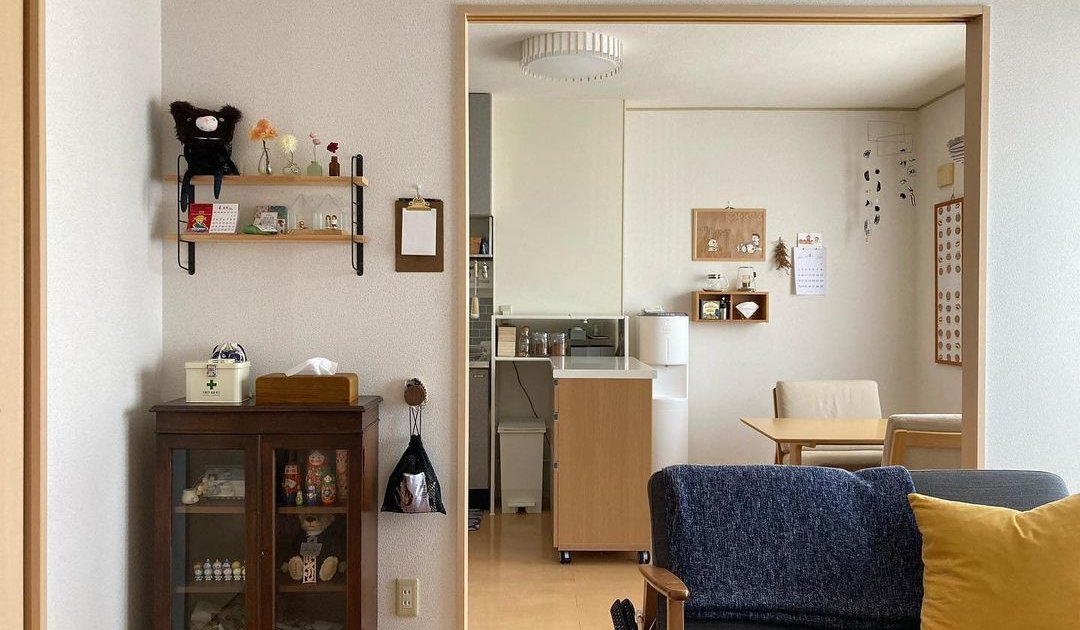 「ちょうどいい場所」に収納をつくって、居心地よく。2DKの一人暮らしインテリア 【私らしく暮らす】 | ライフスタイル | カルチャー ＆ ライフ | FUDGE.jp