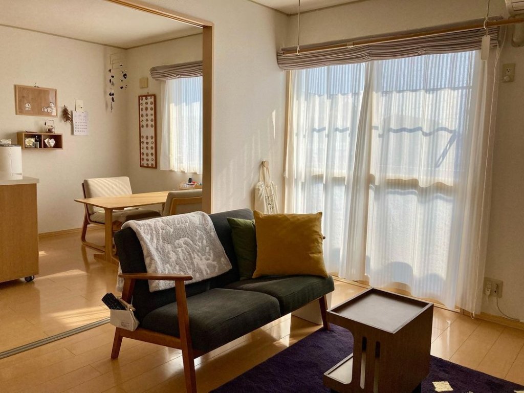 「ちょうどいい場所」に収納をつくって、居心地よく。2DKの一人暮らしインテリア 【私らしく暮らす】 | ライフスタイル | カルチャー ＆ ライフ | FUDGE.jp