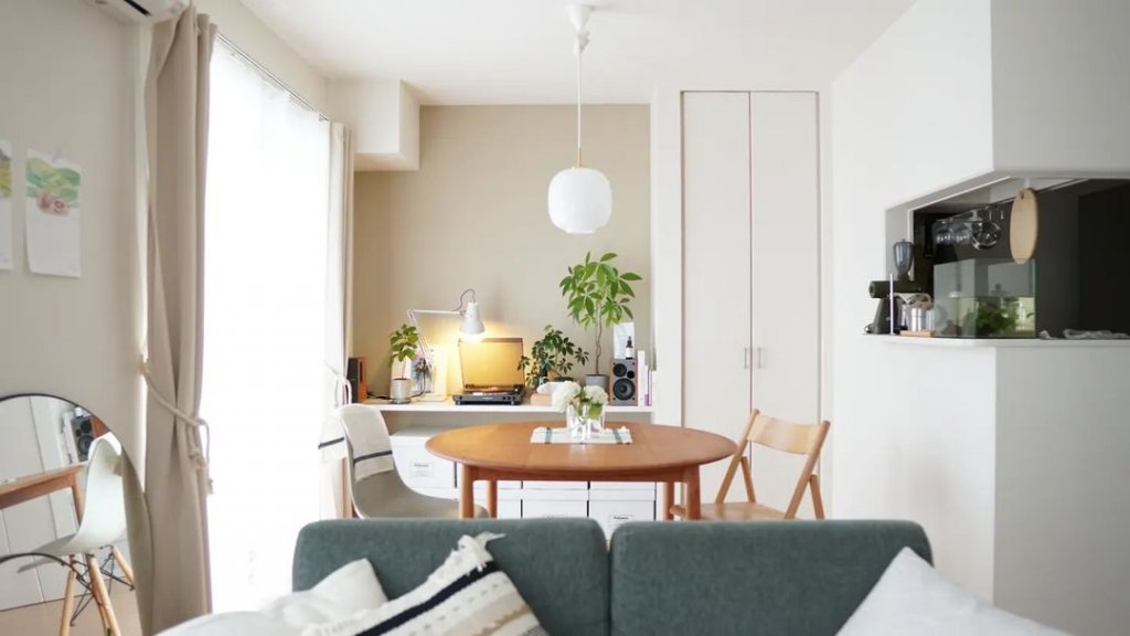 たくさんの植物とナチュラルな家具でまとめる。二人暮らしの2LDKインテリア 【私らしく暮らす】 | ライフスタイル | カルチャー ＆ ライフ | FUDGE.jp