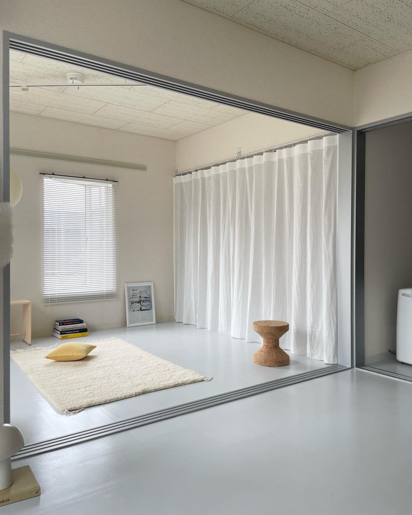 築33年の古い賃貸を、ミニマムでクリーンなギャラリーのような空間に。一人暮らしの2DKインテリア 【私らしく暮らす】 | ライフスタイル | カルチャー ＆ ライフ | FUDGE.jp