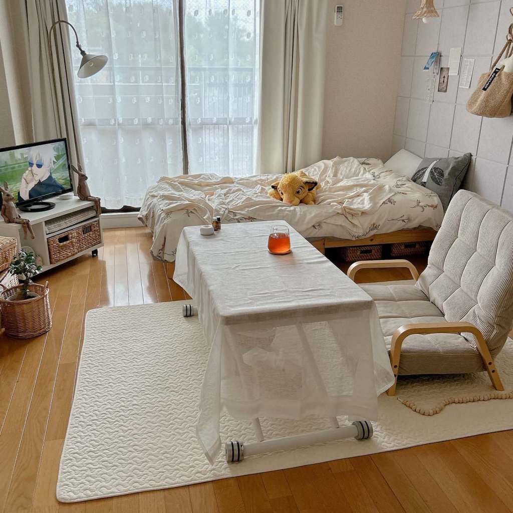 好きなものを大切に、シンプルに暮らす。一人暮らしの1DKインテリア 【私らしく暮らす】 | ライフスタイル | カルチャー ＆ ライフ | FUDGE.jp