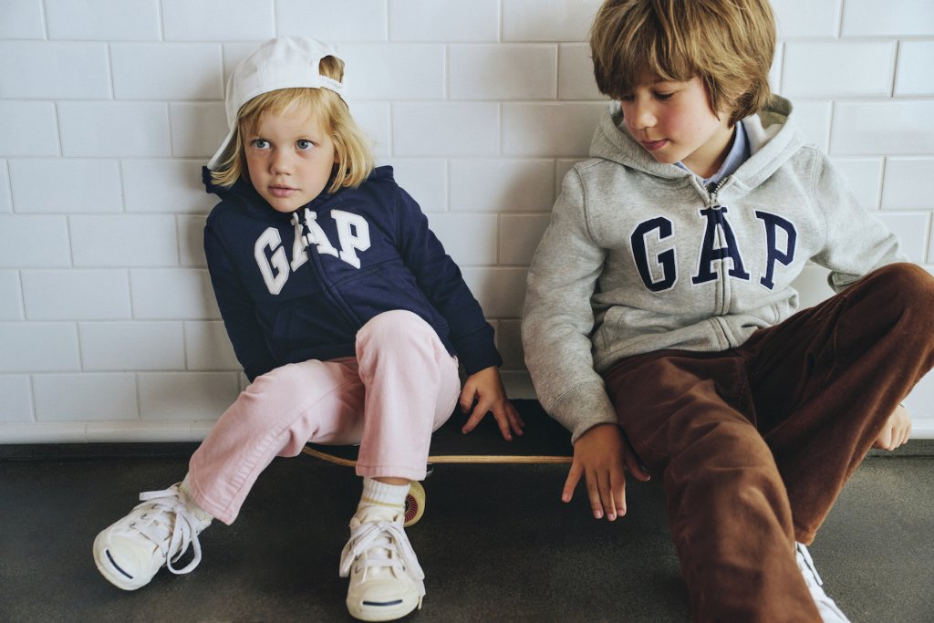 学校でもオシャレしたい！《GapKids》のシブリングウエアでおそろいを楽しもう | SPECIAL | ファッション | FUDGE.jp