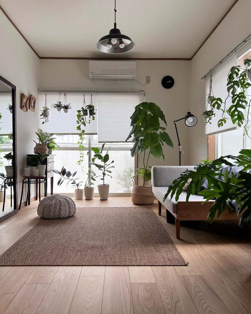 必要なものだけのシンプルな暮らしに、古道具やグリーンを取り入れて。一人暮らしの2DKインテリア 【私らしく暮らす】 | ライフスタイル | カルチャー ＆ ライフ | FUDGE.jp