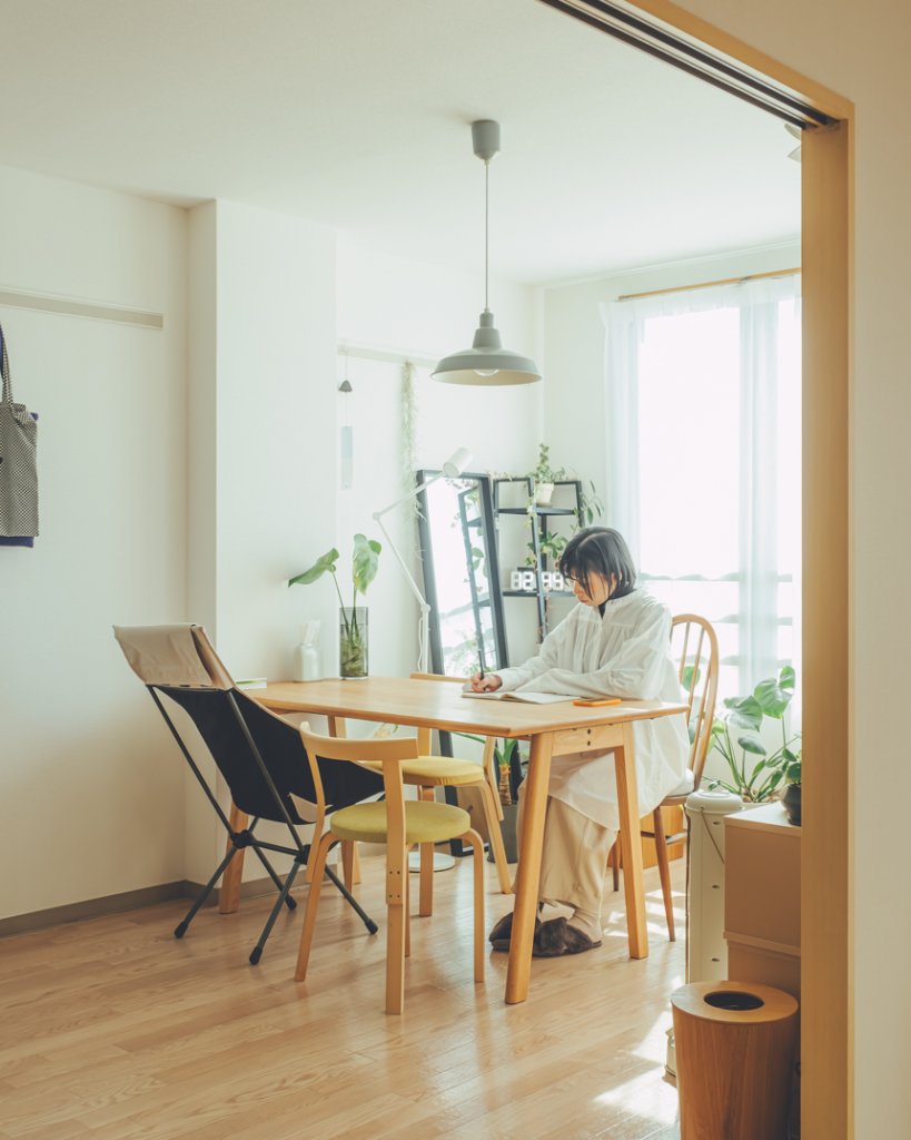 植物も自分も居心地の良い、日当たりと和室を楽しむ一人暮らし。2LDK・52㎡のインテリア 【私らしく暮らす】 | ライフスタイル | カルチャー ＆ ライフ | FUDGE.jp