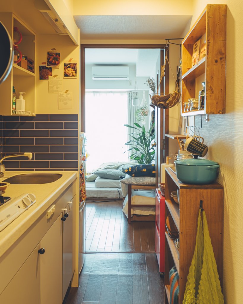 暮らしの中で湧いてくるイメージを形にする。1K・25㎡の一人暮らしインテリア 【私らしく暮らす】 | ライフスタイル | カルチャー ＆ ライフ | FUDGE.jp