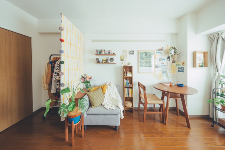 暮らしの中で湧いてくるイメージを形にする。1K・25㎡の一人暮らしインテリア 【私らしく暮らす】 | ライフスタイル | カルチャー ＆ ライフ | FUDGE.jp