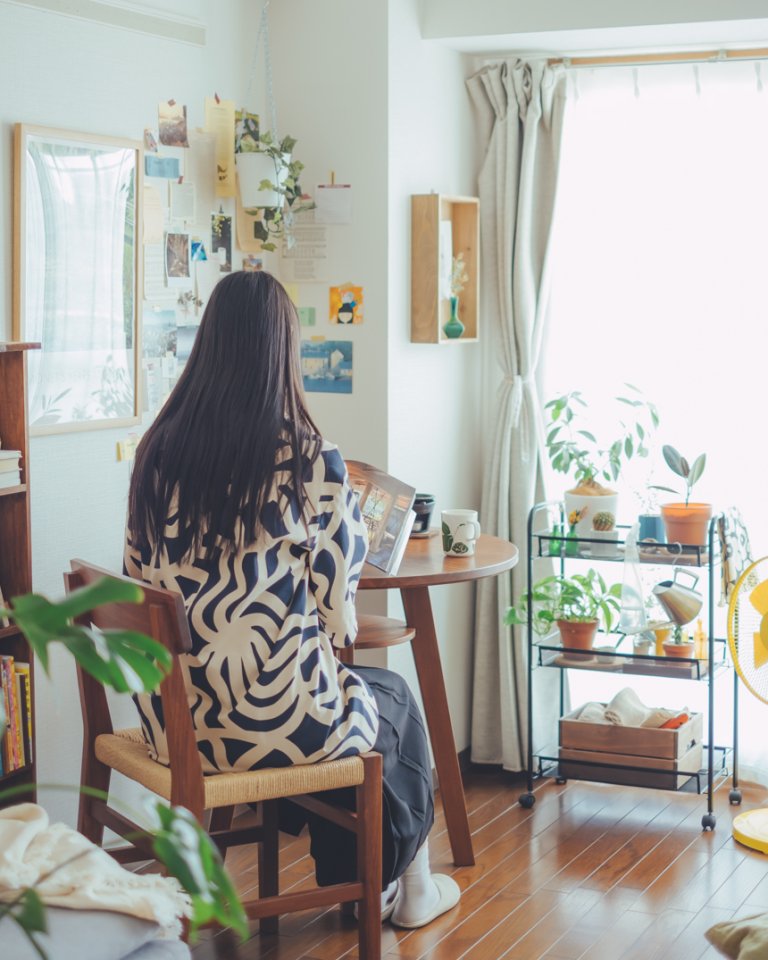 暮らしの中で湧いてくるイメージを形にする。1K・25㎡の一人暮らしインテリア 【私らしく暮らす】 | ライフスタイル | カルチャー ＆ ライフ | FUDGE.jp