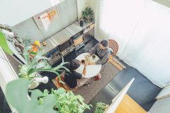 開放感ある吹き抜けのデザイナーズ物件を楽しむ。2DK・50㎡の二人暮らしインテリア 【私らしく暮らす】 | ライフスタイル | カルチャー ＆ ライフ | FUDGE.jp