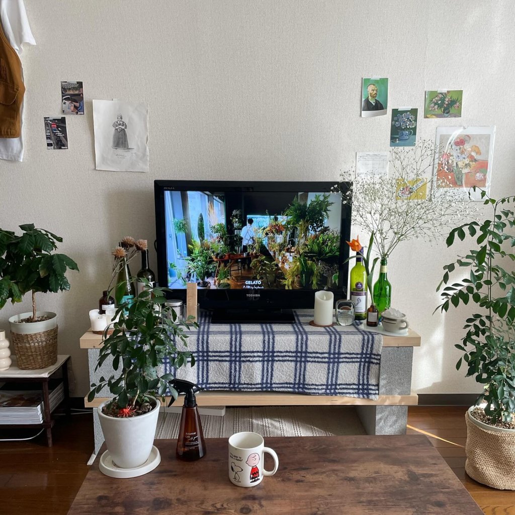 あえての“ごちゃごちゃ感”と、プチプラで楽しむ空間づくり。二人暮らしの3DKインテリア 【私らしく暮らす】 | ライフスタイル | カルチャー ＆ ライフ | FUDGE.jp