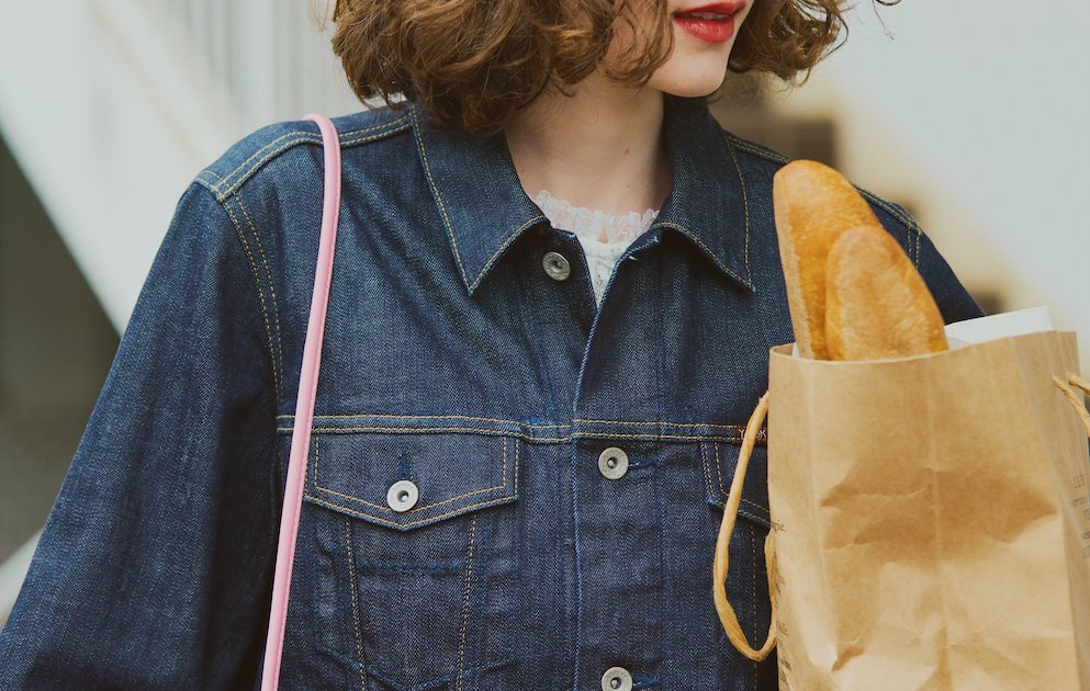 デニムオンデニムの襟元にレースをイン。乙女心を忍ばせて【FUDGE dig.｜デニムオンデニム着まわしDAY1】 | FUDGE dig. | ファッション | FUDGE.jp