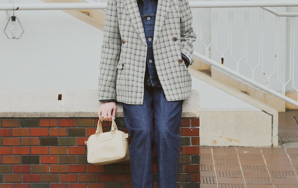 デニムをレディに着よう！小粋な赤を効かせたパリジェンヌスタイル【FUDGE dig.｜デニムオンデニム着まわしDAY2】 | FUDGE dig. | ファッション | FUDGE.jp