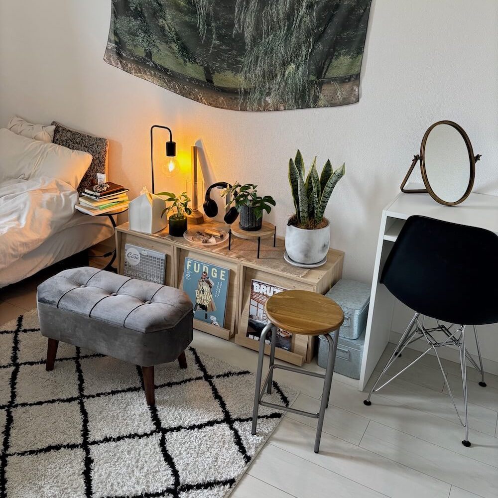 小さなお部屋でも使いやすい家具が揃う7.5畳。一人暮らしの1Kインテリア 【私らしく暮らす】 | ライフスタイル | カルチャー ＆ ライフ | FUDGE.jp