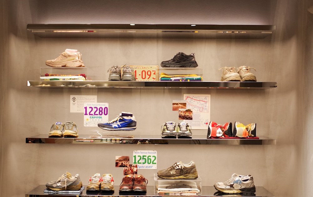 アジア初！Golden Goose「HAUS Tokyo」銀座にオープン！限定スニーカーやカスタマイズ、アーカイブ展示も | ニュース ...